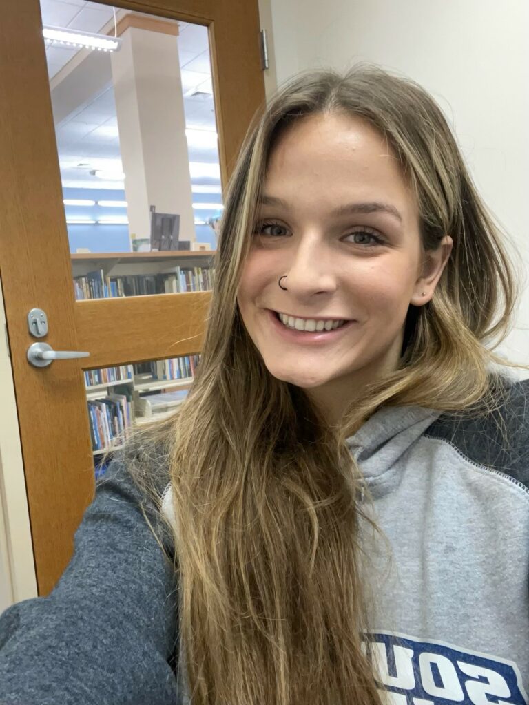 Molly Newton Gallatin 2022 Sic Grad At USI To Teach HS Math ...